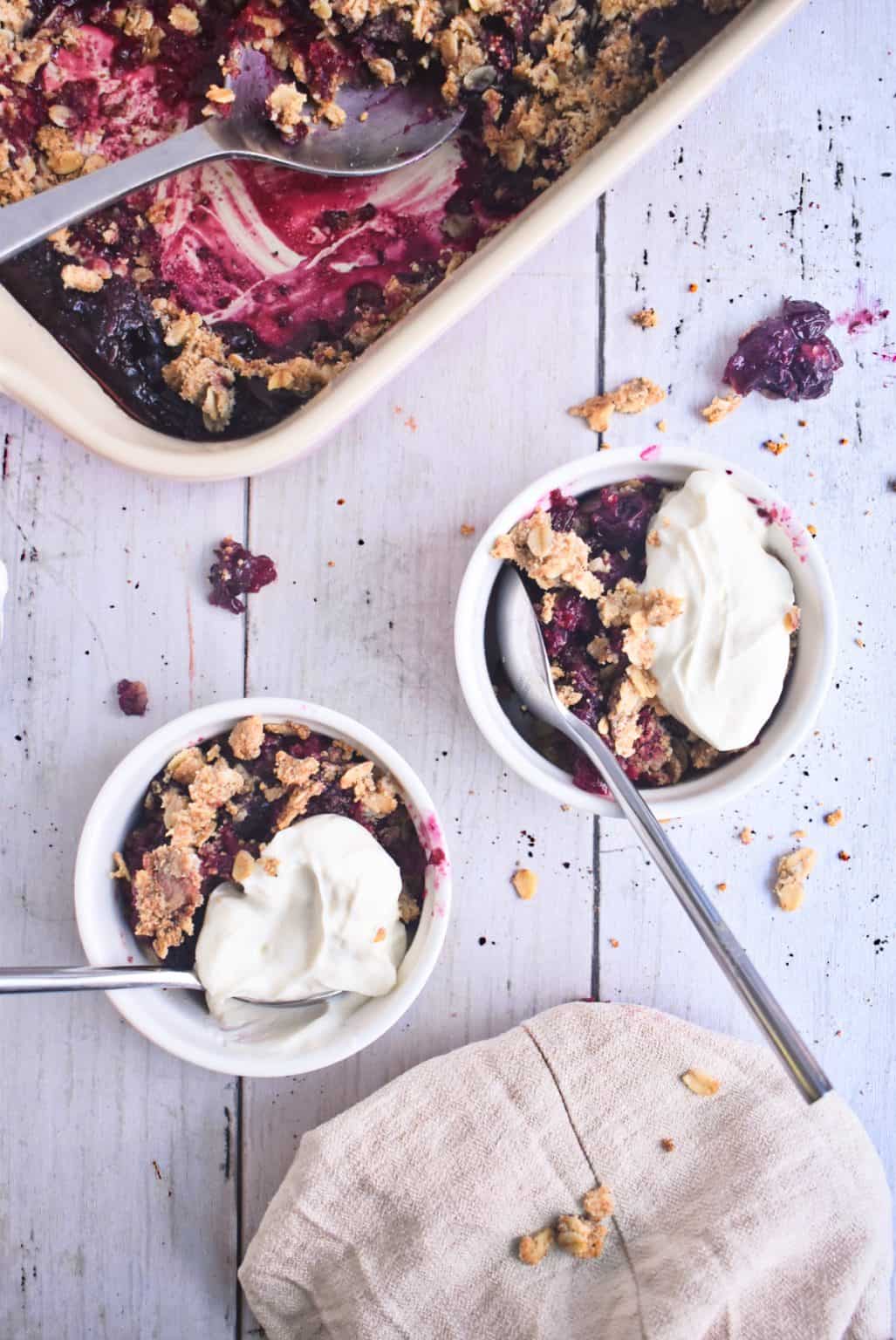 🍓Crocante de frutos rojos sin azúcar refinada, al horno | Jugoso 🥣